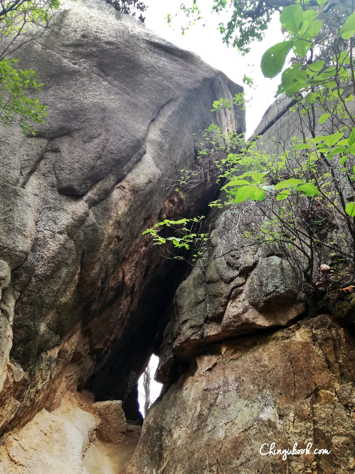 Le beau Parc national Bukhansan : l'ascension du mont Dobongsan