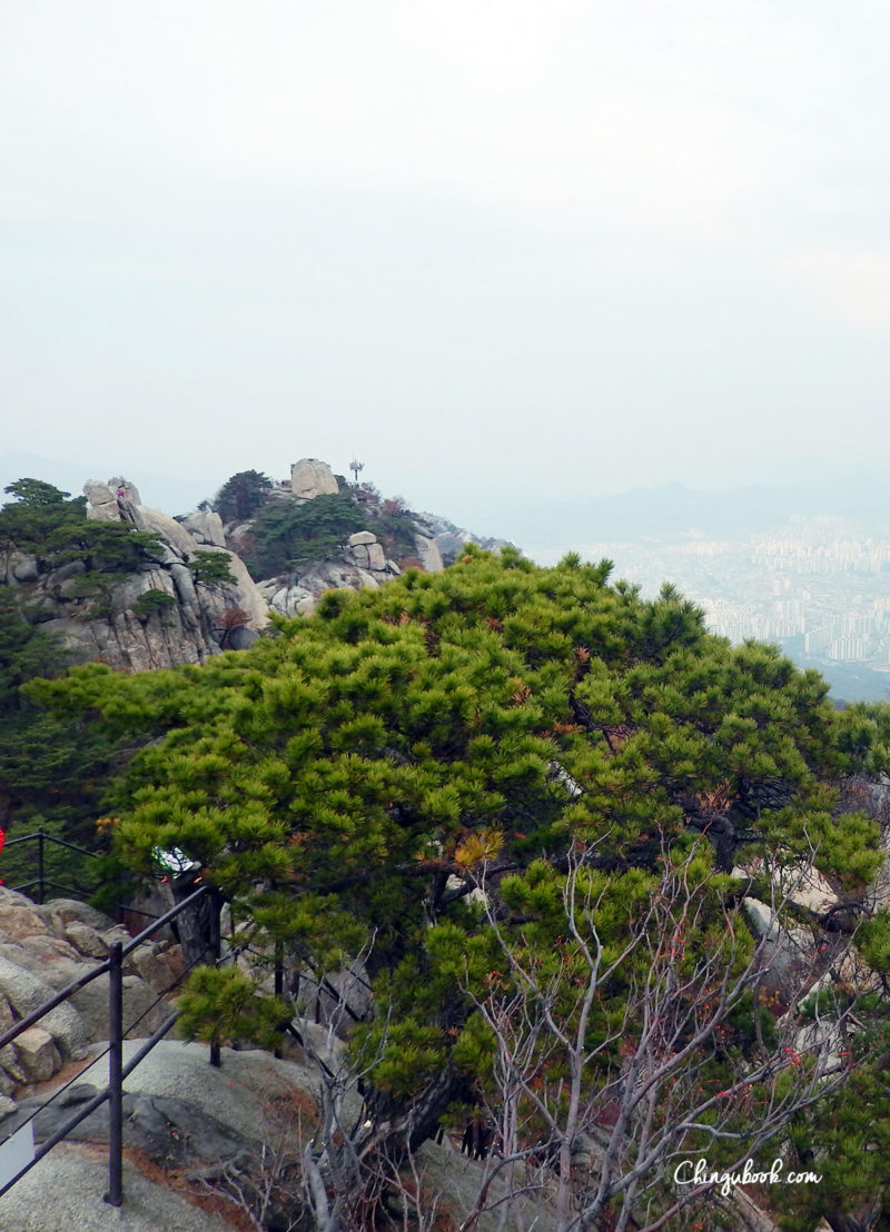 Le beau Parc national Bukhansan : l'ascension du mont Dobongsan